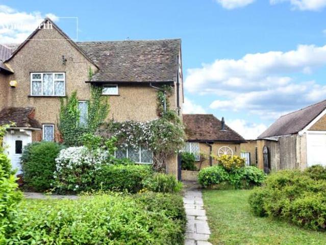 3 bedroom semi detached house for sale in Kingsmead Avenue, Worcester Park, KT4