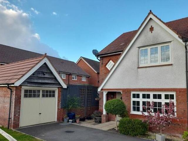 3 Bedroom Semi detached House For Sale In Kingsteignton, Newton Abbot