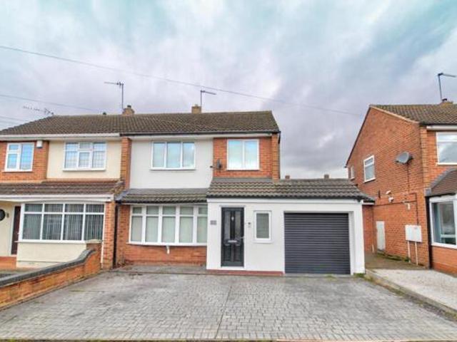 3 Bedroom Semi detached House For Sale In Kingswinford