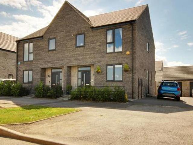 3 Bedroom Semi detached House For Sale In Kingswood