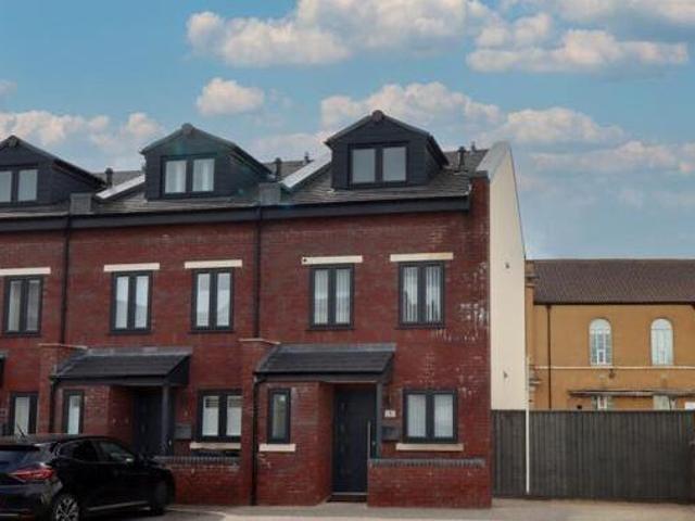 3 Bedroom Semi detached House For Sale In Kingswood