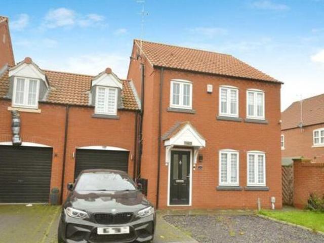 3 Bedroom Semi detached House For Sale In Kingswood