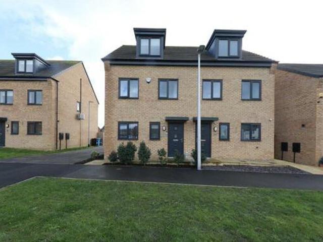 3 Bedroom Semi detached House For Sale In Kingswood