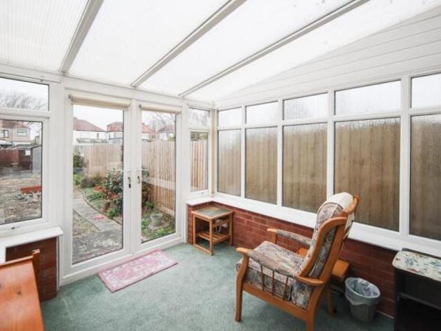 3 bedroom semi detached house for sale in Kinross Road, Leamington Spa, CV32