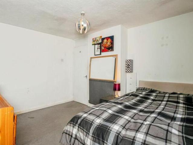 3 bedroom semi detached house for sale in Kilbury Drive, Worcester, WR5