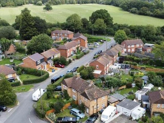 3 Bedroom Semi detached House For Sale In Knowl Hill, Reading