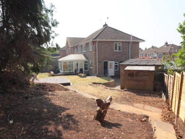 3 bedroom semi detached house for sale in Kynance Close, Luton, Bedfordshire, LU2 9DN, LU2