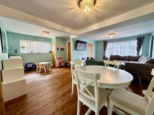 3 bedroom semi detached house for sale in Langford Drive, Luton, LU2