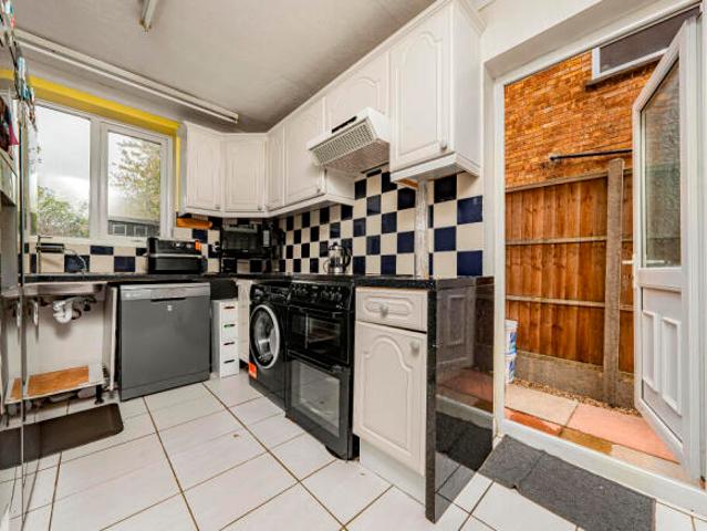 3 bedroom semi detached house for sale in Langley, SL3