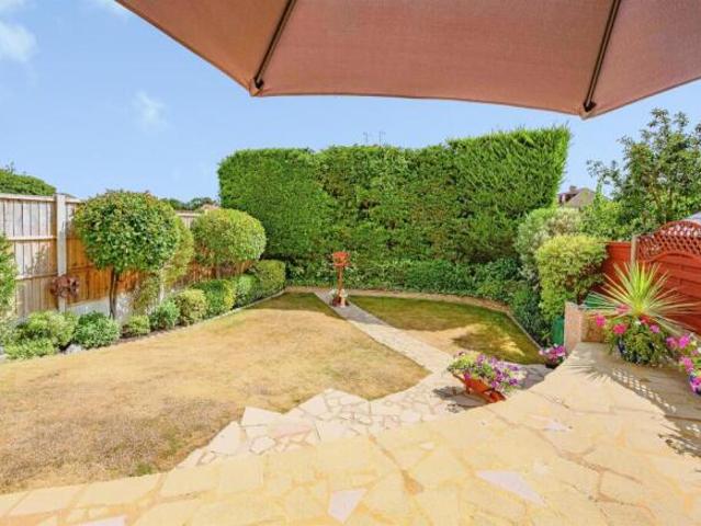 3 bedroom semi detached house for sale in Lansdowne Close, Watford, WD25