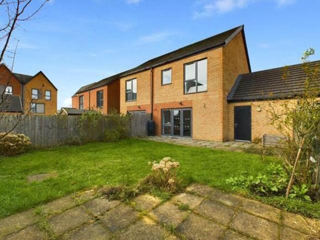 3 Bedroom Semi detached House For Sale In Lakeside, Doncaster
