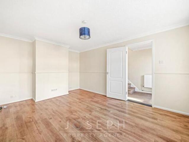 3 bedroom semi detached house for sale in Lakeside Road, Ipswich, IP2