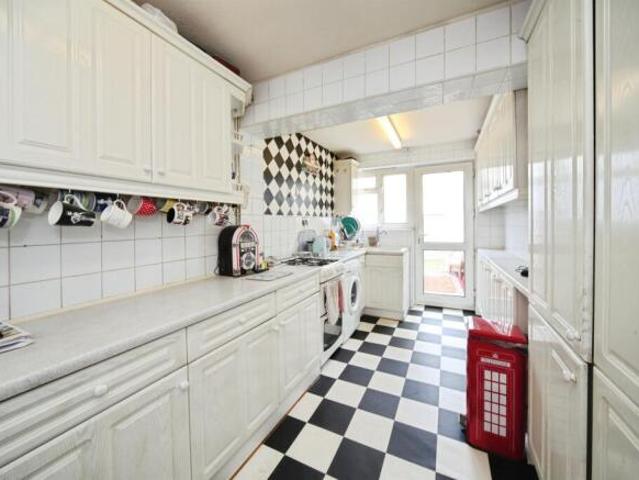 3 bedroom semi detached house for sale in Lalleford Road, Luton, LU2