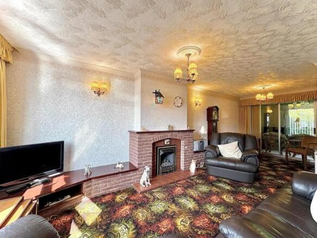 3 bedroom semi detached house for sale in Lapper Avenue, ETTINGSHALL PARK, WV4 6PR, WV4