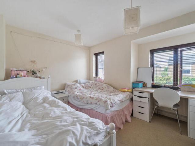 3 bedroom semi detached house for sale in Latimer Road, Teddington, TW11