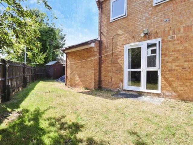 3 bedroom semi detached house for sale in Laxton Close, Luton, LU2