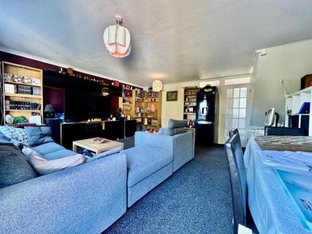 3 bedroom semi detached house for sale in Layham Drive, Wigmore, Luton, Bedfordshire, LU2 9SY, LU2