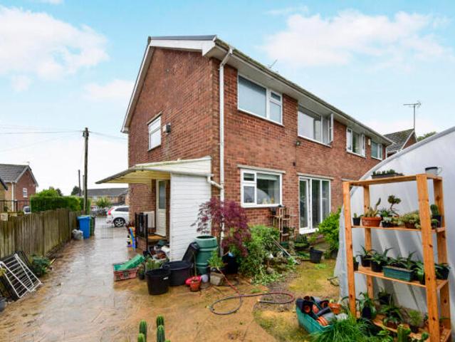 3 bedroom semi detached house for sale in Leadbeater Drive, Sheffield, S12