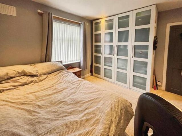 3 bedroom semi detached house for sale in Leafield Avenue, Bradford, BD2 3SD, BD2