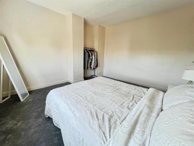 3 bedroom semi detached house for sale in Leafield Drive, Bradford, BD2 3RX, BD2