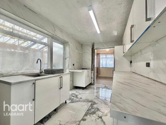 3 bedroom semi detached house for sale in Leagrave High Street, Luton, LU4