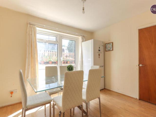 3 bedroom semi detached house for sale in Lebanon Close, Watford, WD17