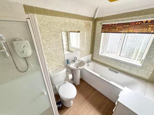 3 bedroom semi detached house for sale in Lechlade Road, Great Barr, Birmingham B43 5ND, B43