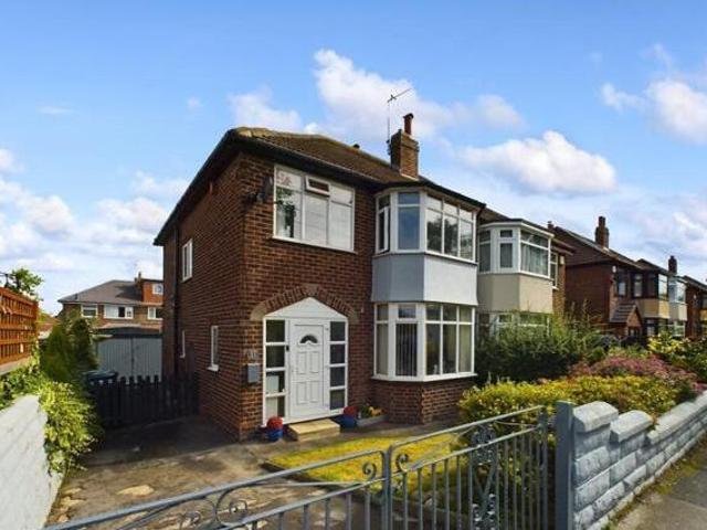 3 Bedroom Semi detached House For Sale In Leeds