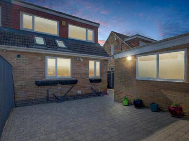 3 Bedroom Semi detached House For Sale In Leeds