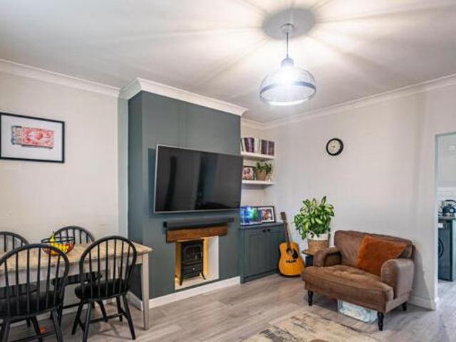 3 Bedroom Semi detached House For Sale In Leeds