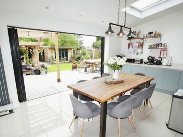 3 Bedroom Semi detached House For Sale In Leeds, West Yorkshire