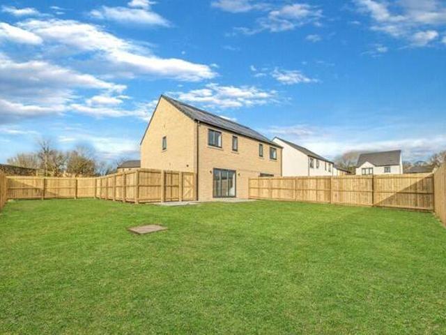 3 Bedroom Semi detached House For Sale In Leeds, West Yorkshire