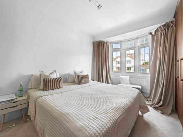 3 bedroom semi detached house for sale in Leysdown Road, London, SE9