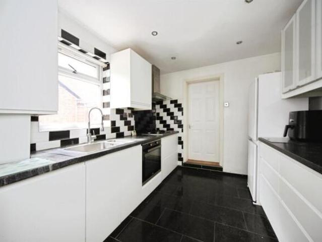3 bedroom semi detached house for sale in Limbury Road, Luton, LU3