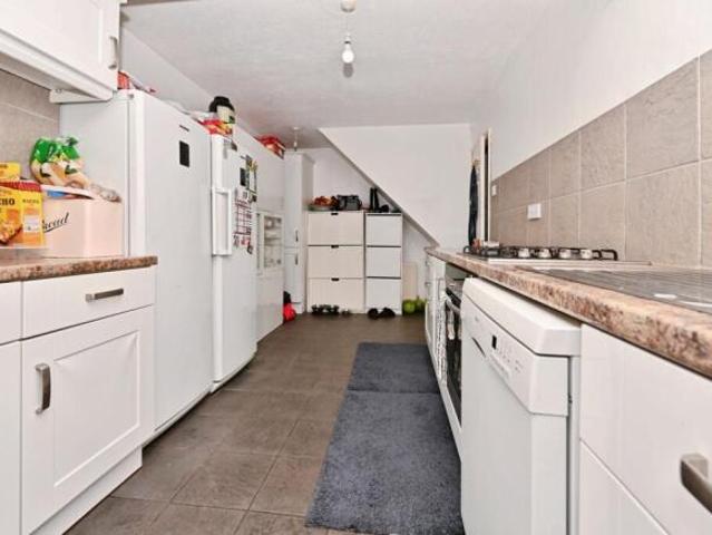3 bedroom semi detached house for sale in Lime Tree Close, Luton, Bedfordshire, LU3
