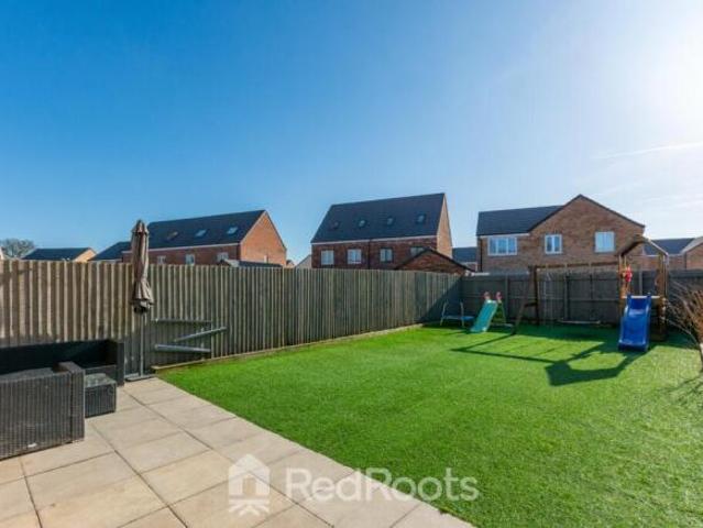 3 bedroom semi detached house for sale in Lincoln Close, Doncaster, South Yorkshire, DN4 7GA, DN4
