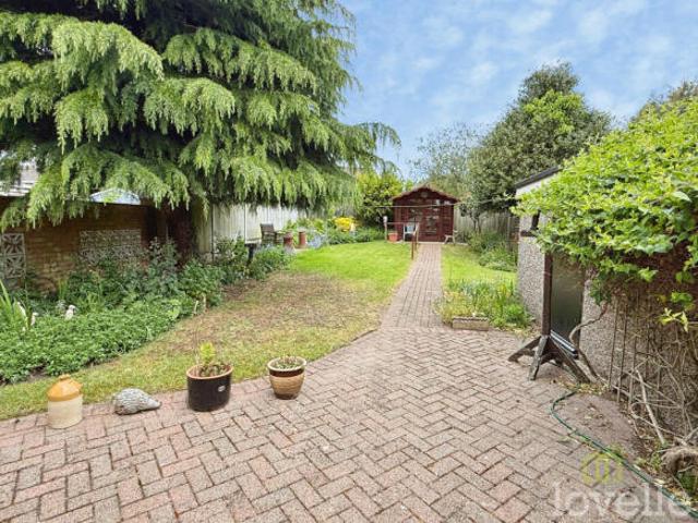 3 bedroom semi detached house for sale in Lincoln Road, North Hykeham, LN6