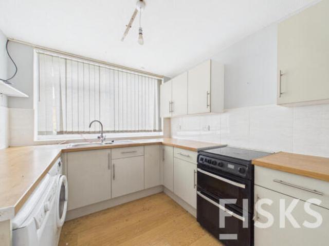 3 bedroom semi detached house for sale in Linden Close, Benfleet, SS7