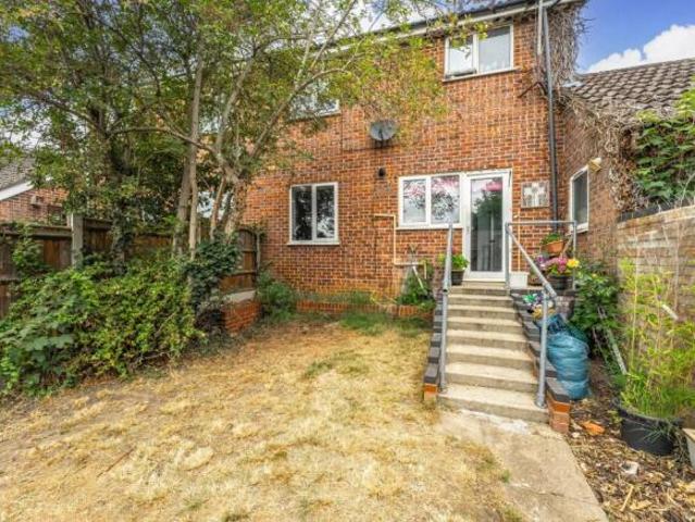 3 bedroom semi detached house for sale in Lindford Drive, Norwich, NR4