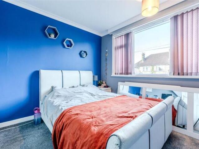 3 bedroom semi detached house for sale in Lingfield Approach, Leeds, West Yorkshire, LS17