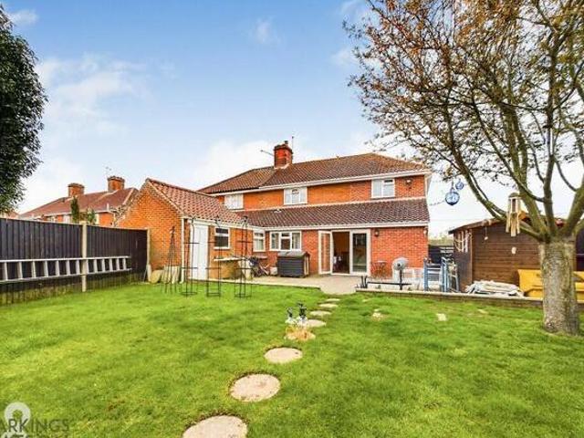 3 Bedroom Semi detached House For Sale In Lingwood