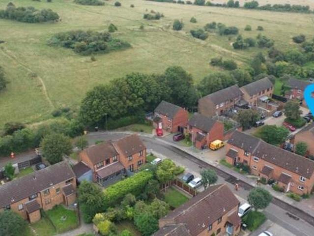 3 bedroom semi detached house for sale in Links Way, Luton, LU2