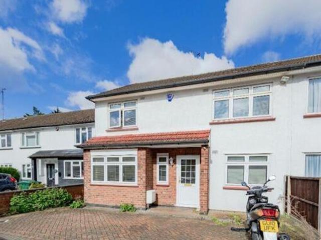 3 Bedroom Semi detached House For Sale In London