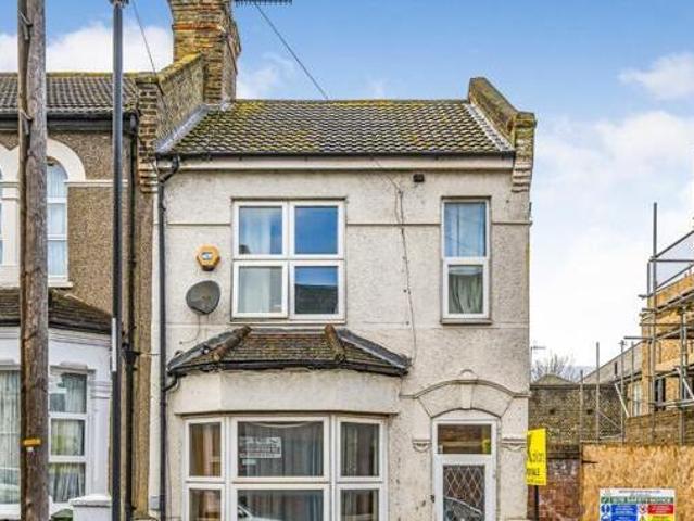 3 Bedroom Semi detached House For Sale In London