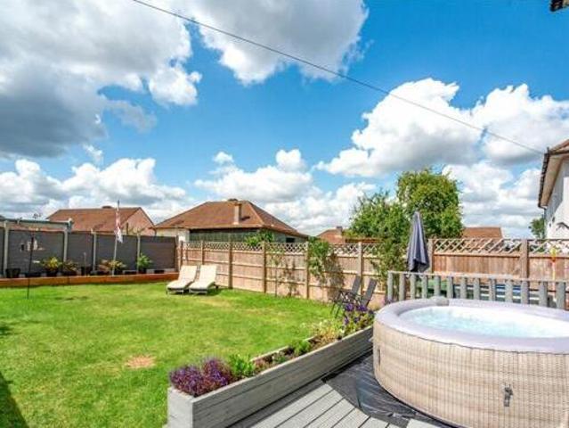 3 Bedroom Semi detached House For Sale In London