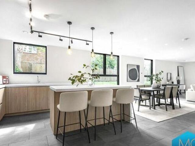 3 Bedroom Semi detached House For Sale In London