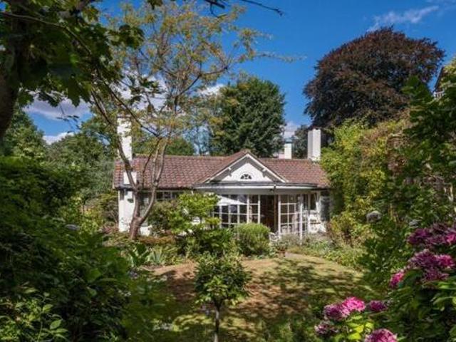 3 Bedroom Semi detached House For Sale In London