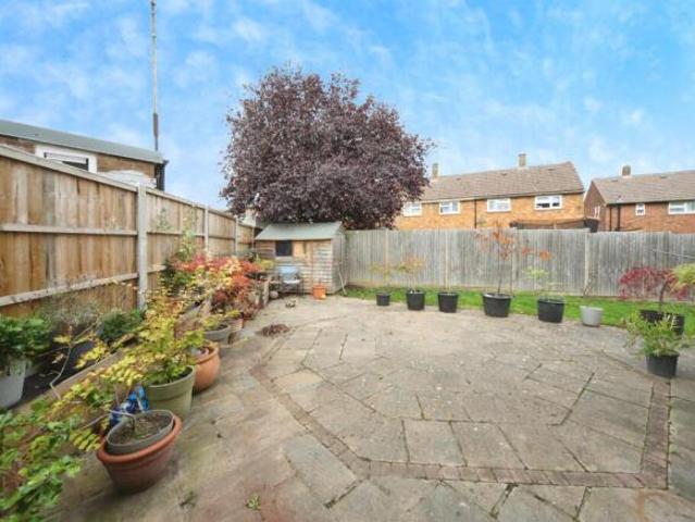 3 bedroom semi detached house for sale in Long Close, Luton, LU2