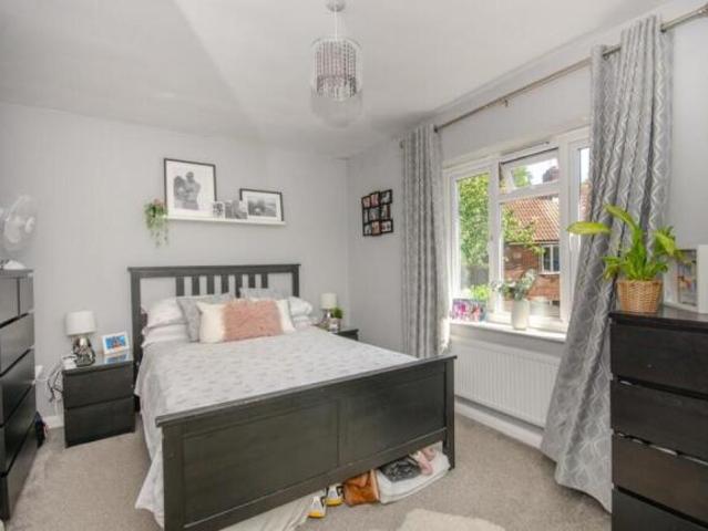 3 bedroom semi detached house for sale in Long Road, Mangotsfield, Bristol, BS16 9HW, BS16