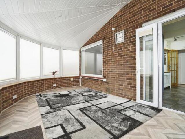 3 bedroom semi detached house for sale in Longcroft Road, Luton, LU1